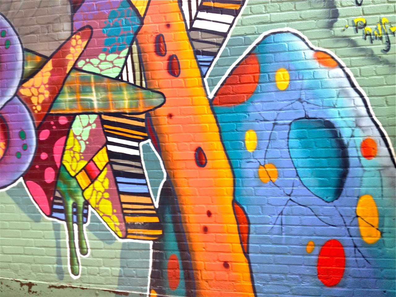 Wormhole Theory? – Graffiti Lux Art & More